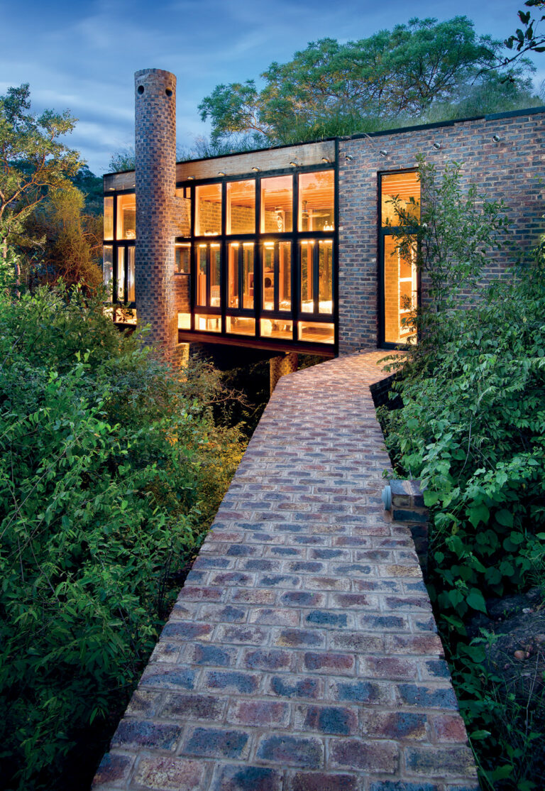 Face Brick is Back: The Architects Reviving this Timeless Material